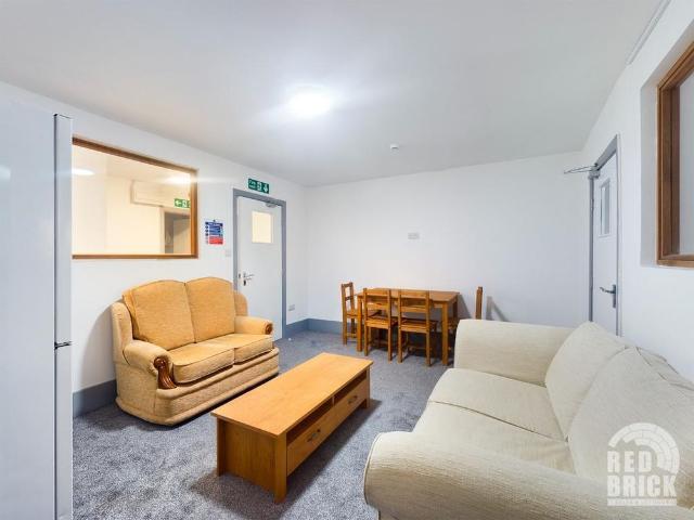 1 bedroom in a house share to rent