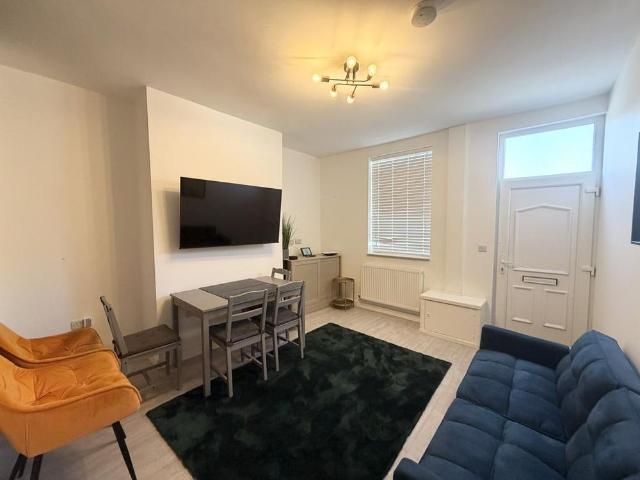 1 bedroom in a house share to rent