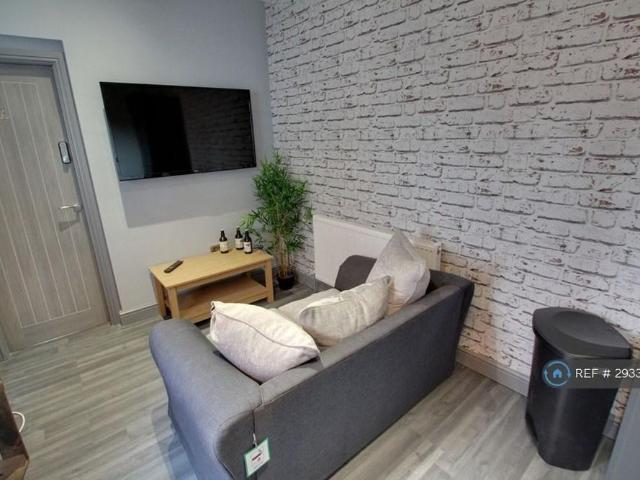 1 bedroom in a house share to rent