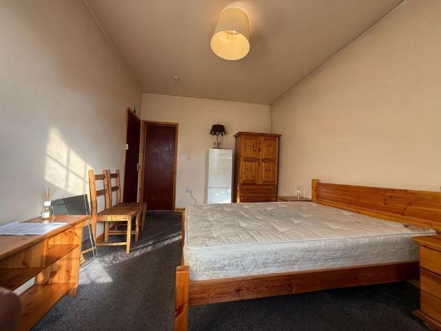 1 bedroom in a house share to rent