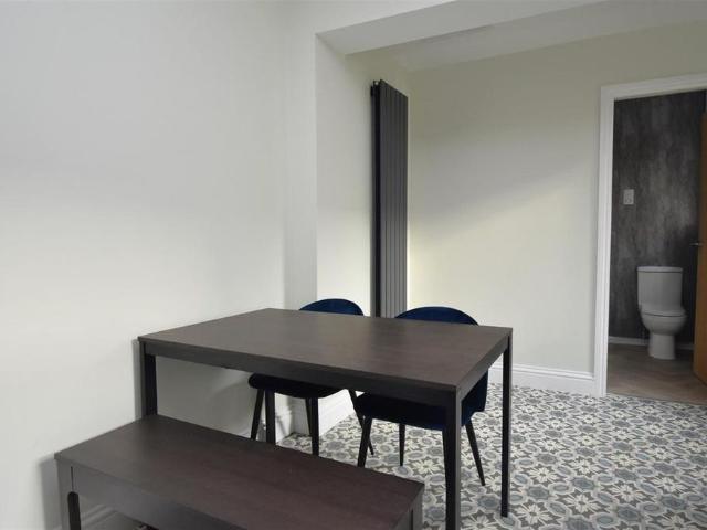 1 bedroom in a house share to rent