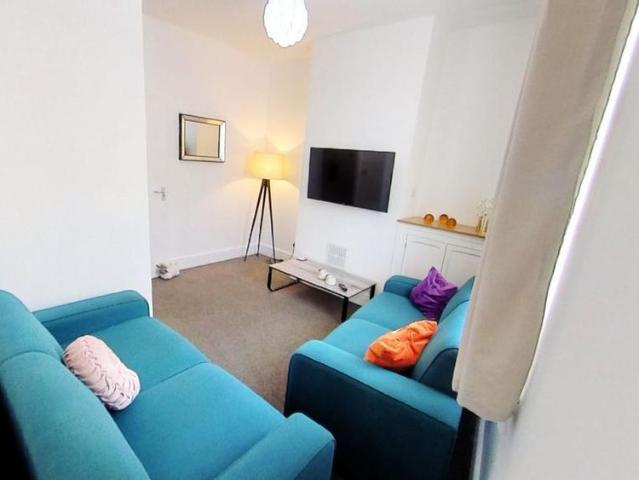 1 bedroom in a house share to rent