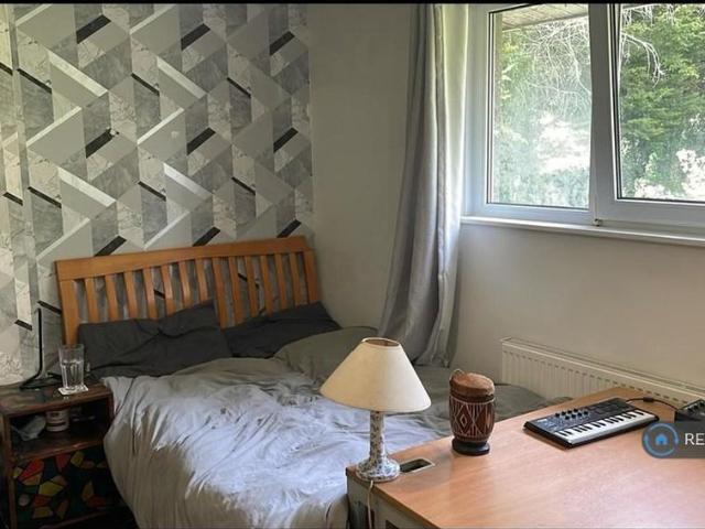 1 bedroom in a house share to rent