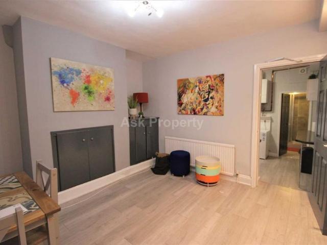 1 bedroom in a house share to rent