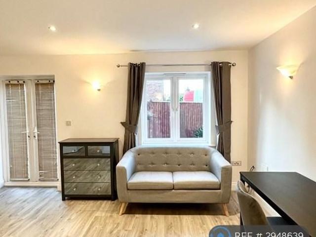 1 bedroom in a house share to rent