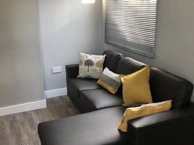 1 bedroom in a house share to rent