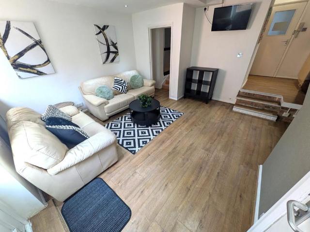 1 bedroom in a house share to rent