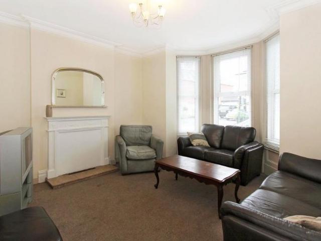 1 bedroom in a house share to rent