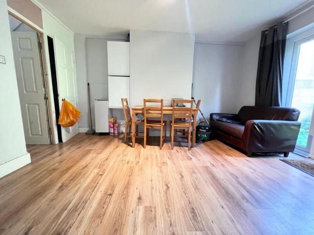 1 bedroom in a house share to rent