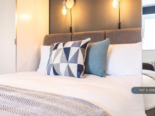 1 bedroom in a house share to rent