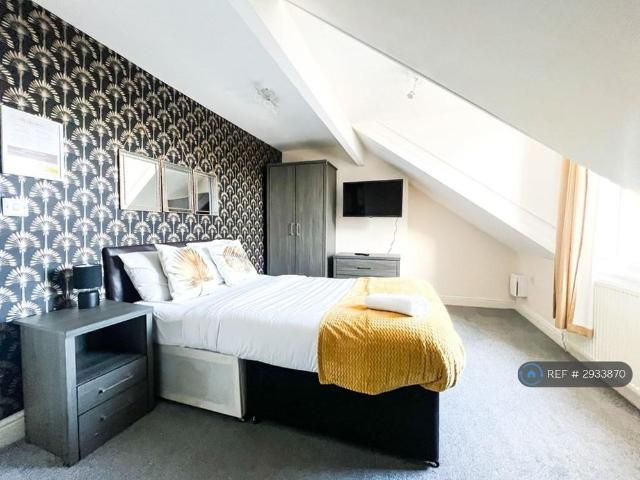 1 bedroom in a house share to rent