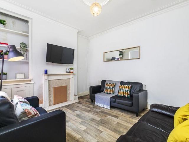 1 bedroom in a house share to rent
