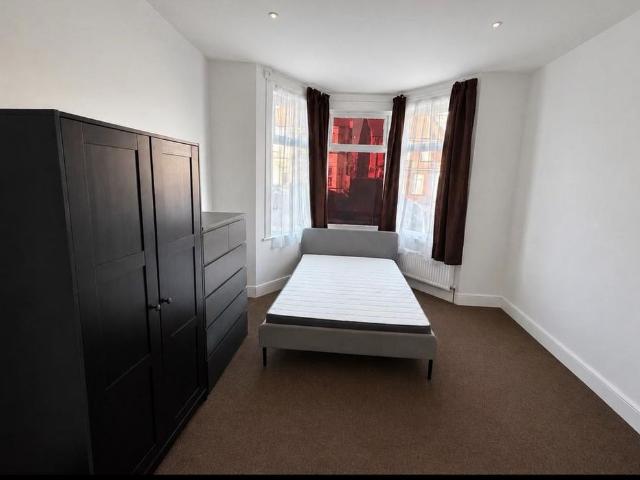1 bedroom in a house share to rent