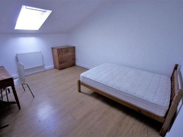 1 bedroom in a house share to rent