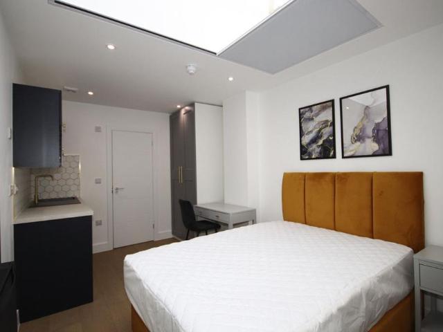 1 bedroom in a house share to rent