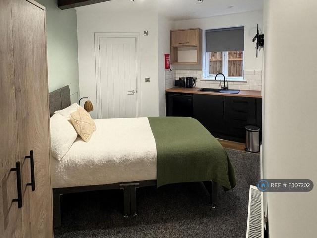1 bedroom in a house share to rent