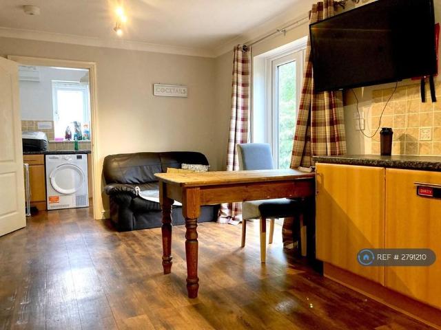 1 bedroom in a house share to rent