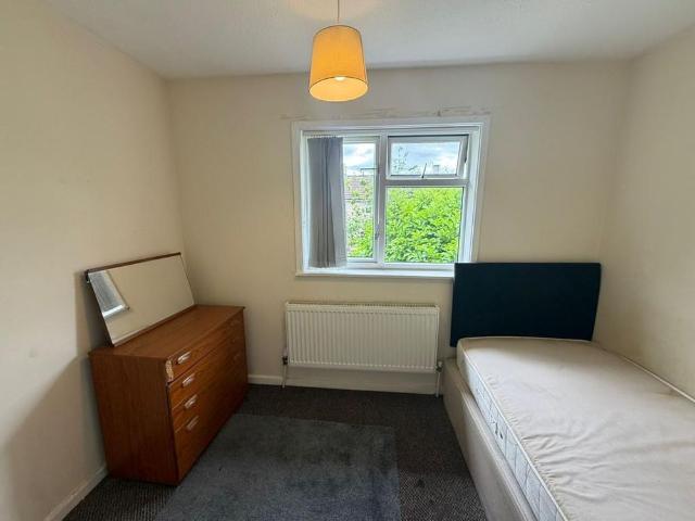 1 bedroom in a house share to rent