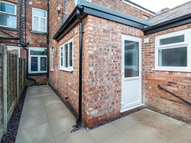 1 bedroom in a house share to rent