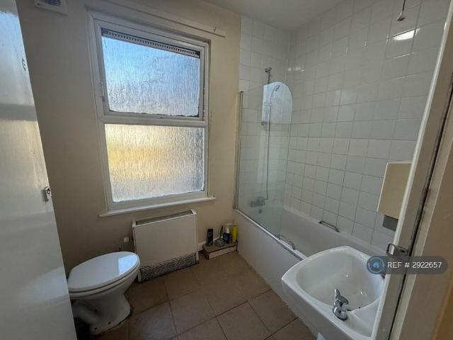 1 bedroom in a house share to rent