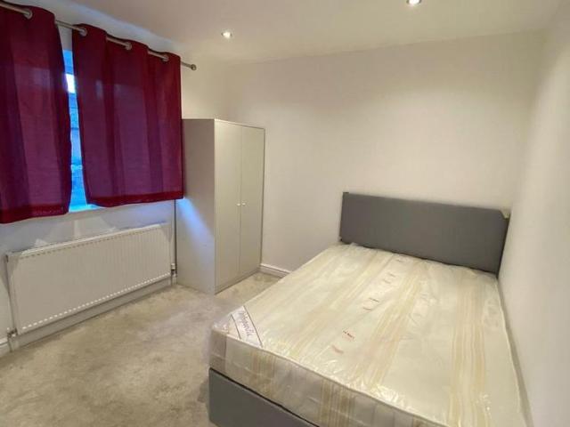 1 bedroom in a house share to rent