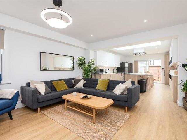 1 bedroom in a house share to rent