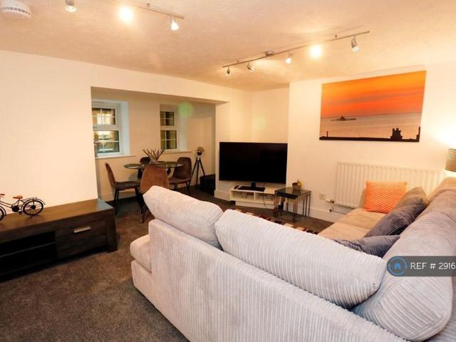 1 bedroom in a house share to rent