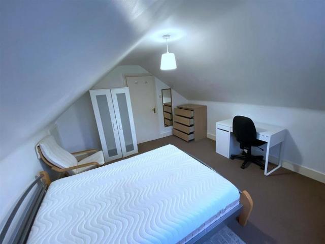 1 bedroom in a house share to rent