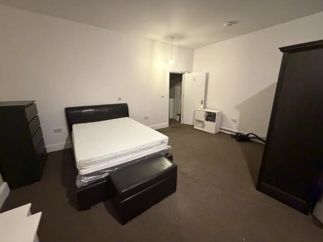 1 bedroom in a house share to rent