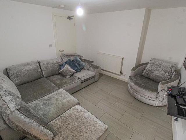 1 bedroom in a house share to rent