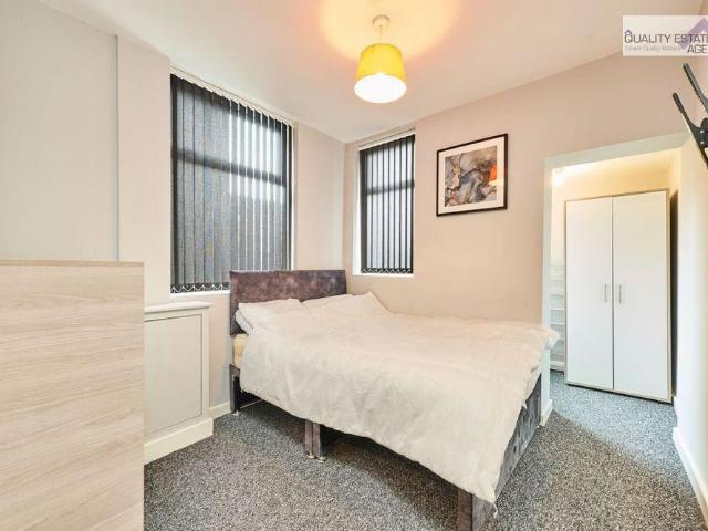 1 bedroom in a house share to rent