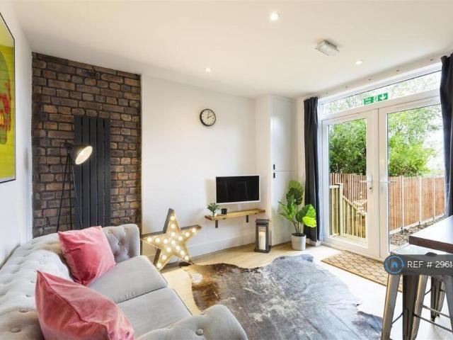 1 bedroom in a house share to rent