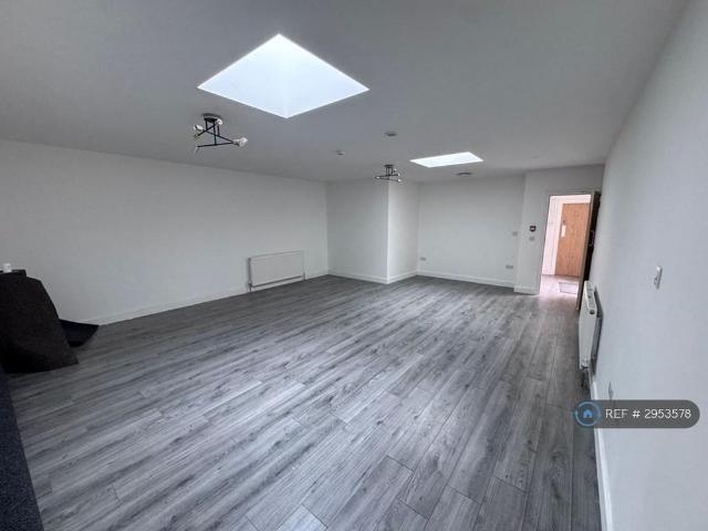 1 bedroom in a house share to rent