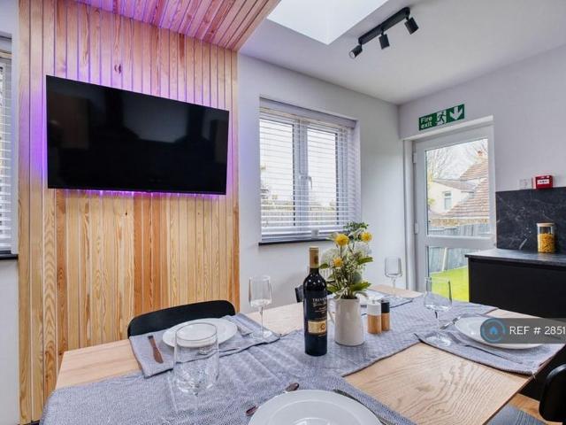 1 bedroom in a house share to rent