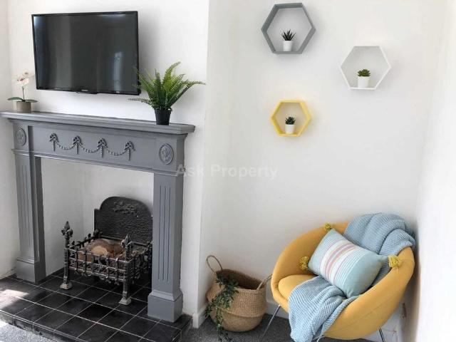 1 bedroom in a house share to rent