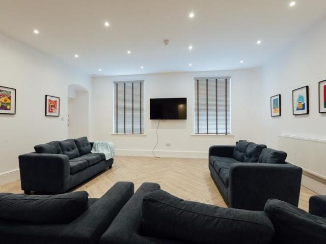 1 bedroom in a house share to rent