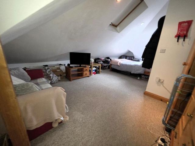 1 bedroom in a house share to rent