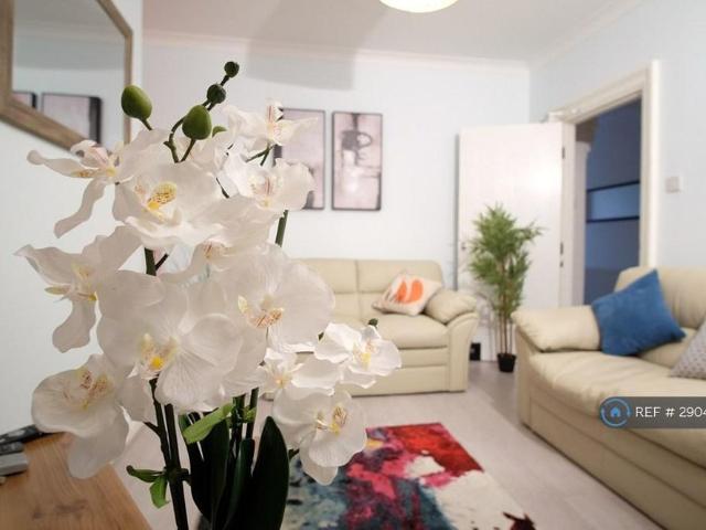 1 bedroom in a house share to rent