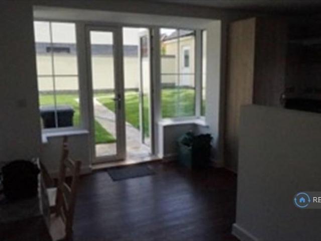 1 bedroom in a house share to rent