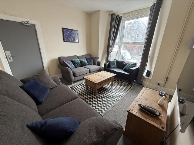 1 bedroom in a house share to rent