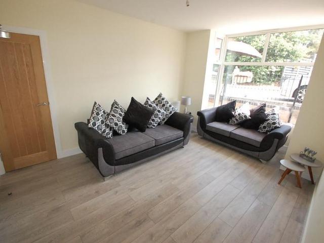 1 bedroom in a house share to rent