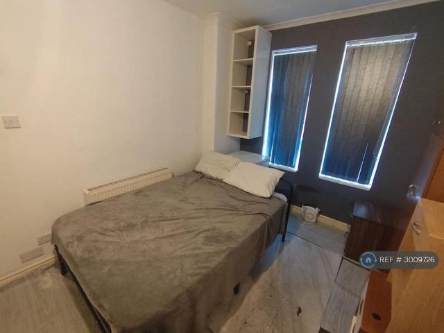 1 bedroom in a house share to rent