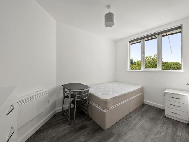 1 bedroom in a house share to rent