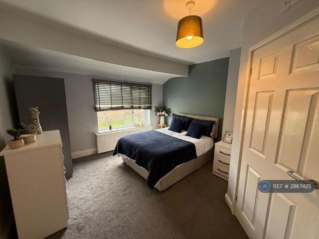 1 bedroom in a house share to rent