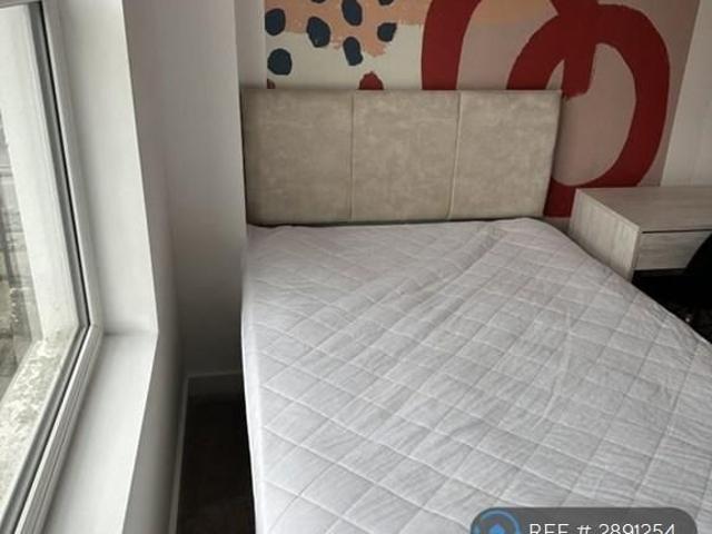 1 bedroom in a house share to rent