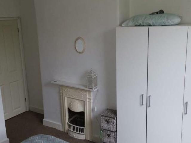 1 bedroom in a house share to rent
