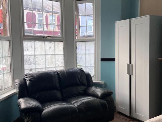 1 bedroom in a house share to rent