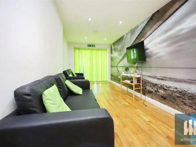 1 bedroom in a house share to rent