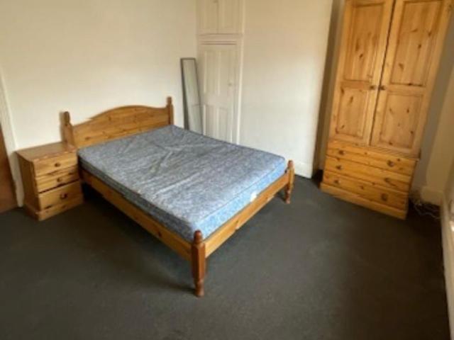 1 bedroom in a house share to rent