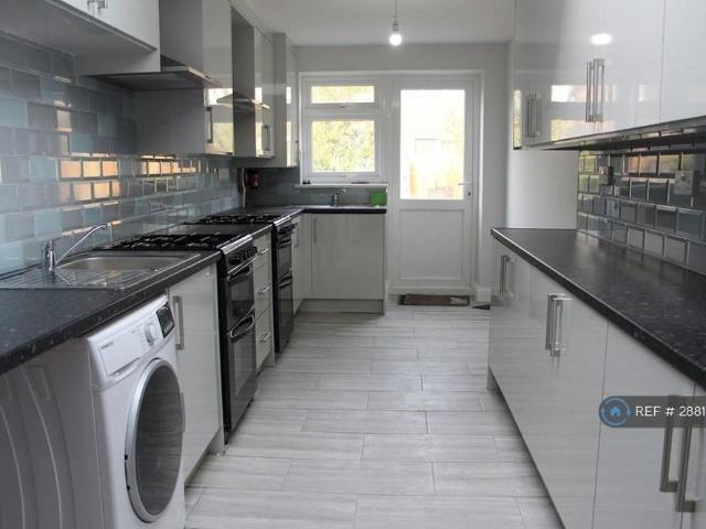 1 bedroom in a house share to rent